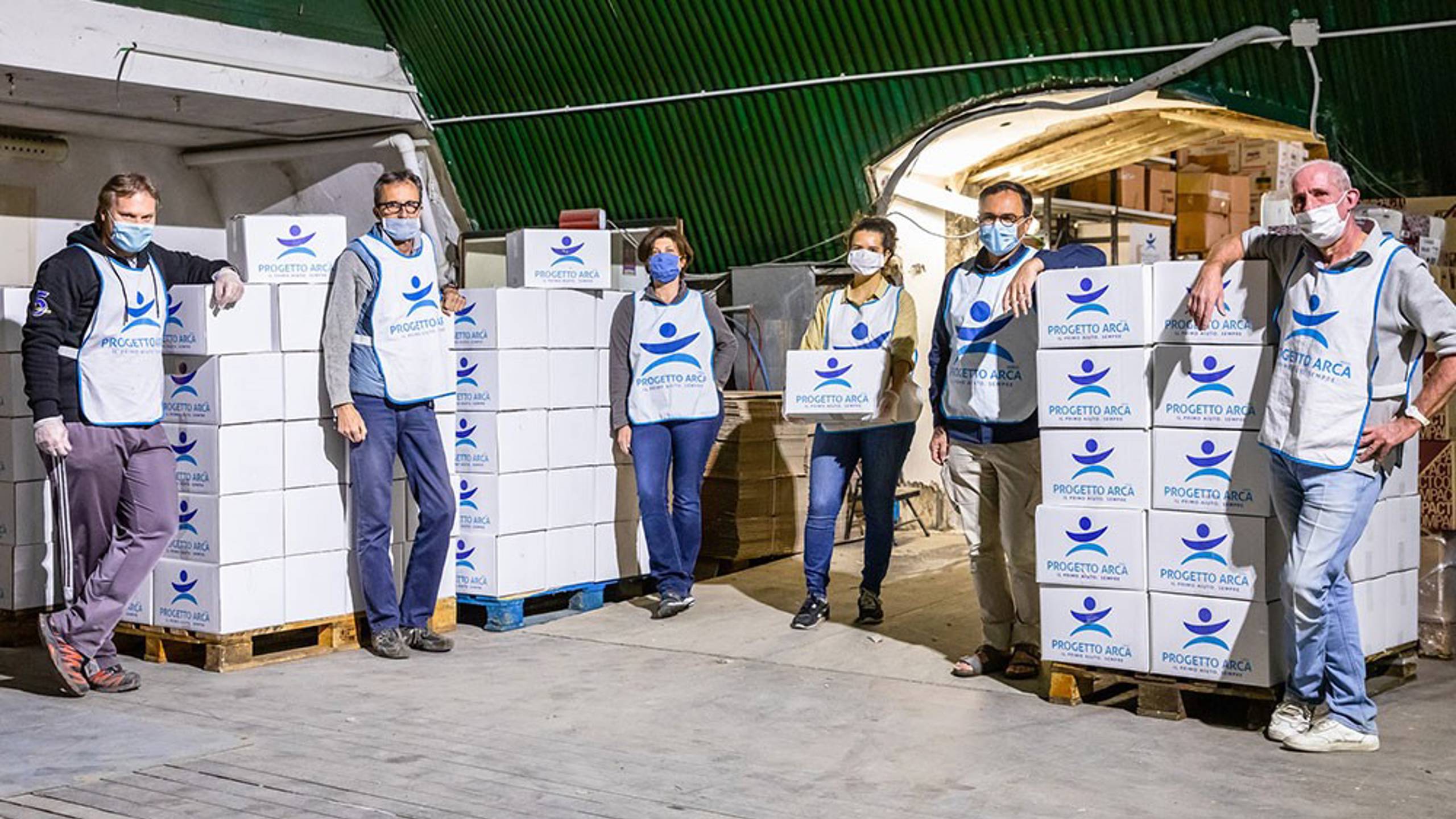 Progetto Arca’s food box distributions in Italy: “It is enough not to ...